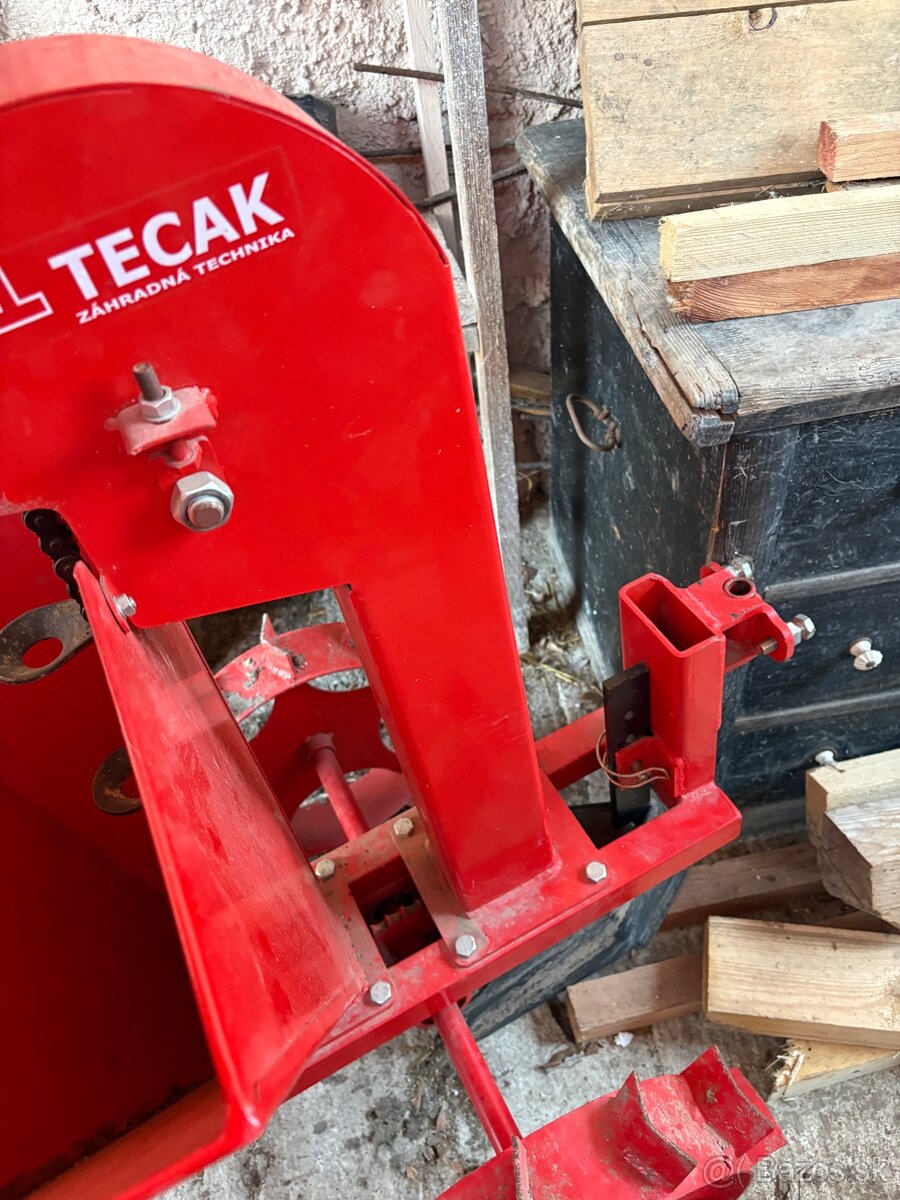 Predám sadzač zemiakov Tečák - Veľký Krtíš | Bazoš.sk