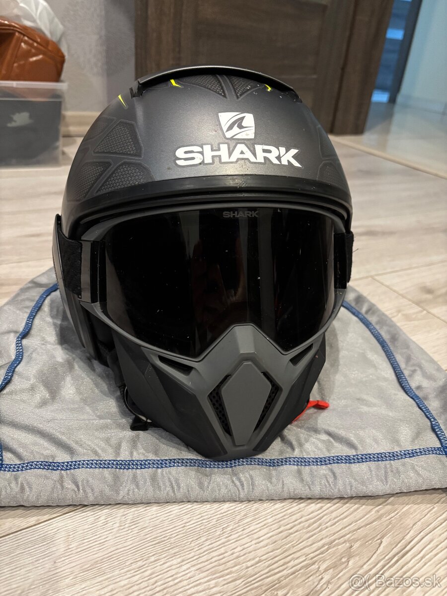 Prilba SHARK M - Žilina | Bazoš.sk