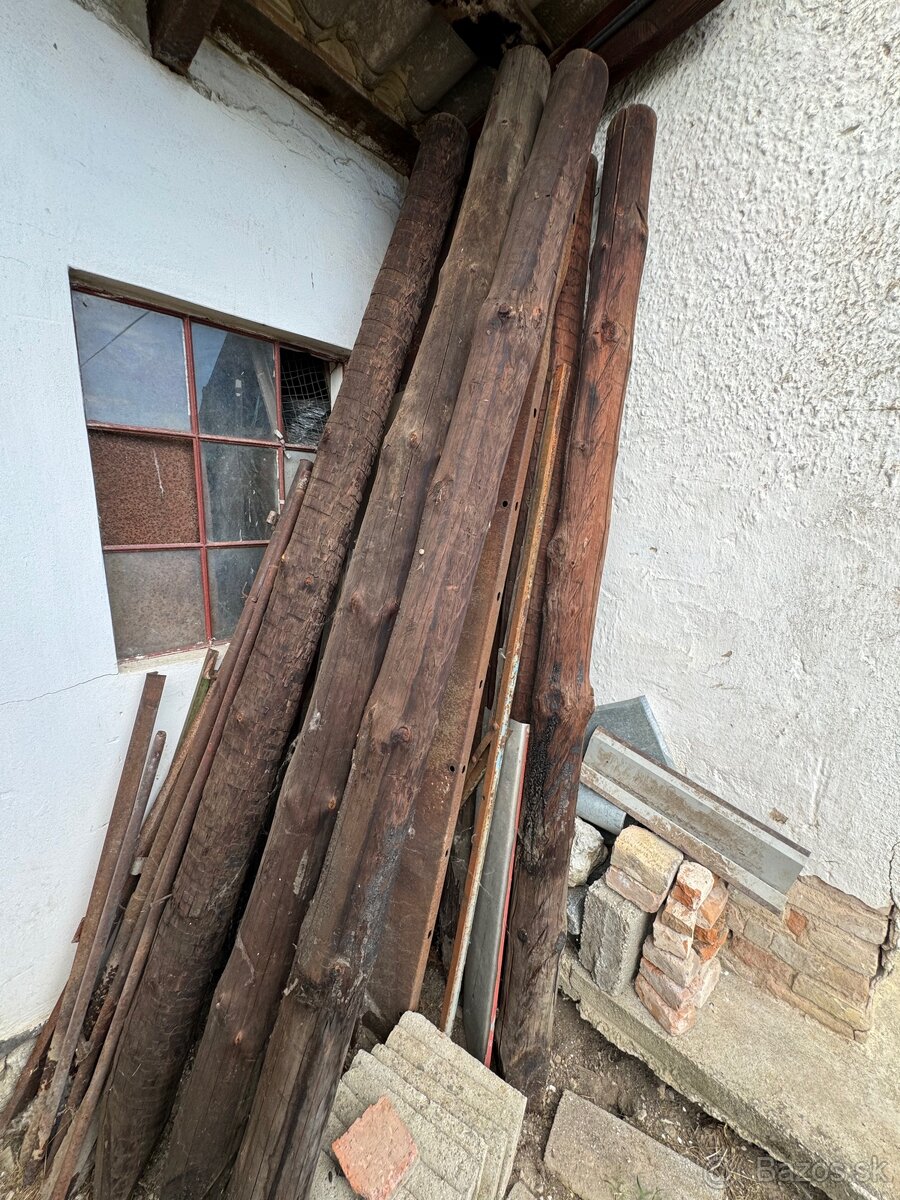 Drevene stlpy na plot - Malacky | Bazoš.sk