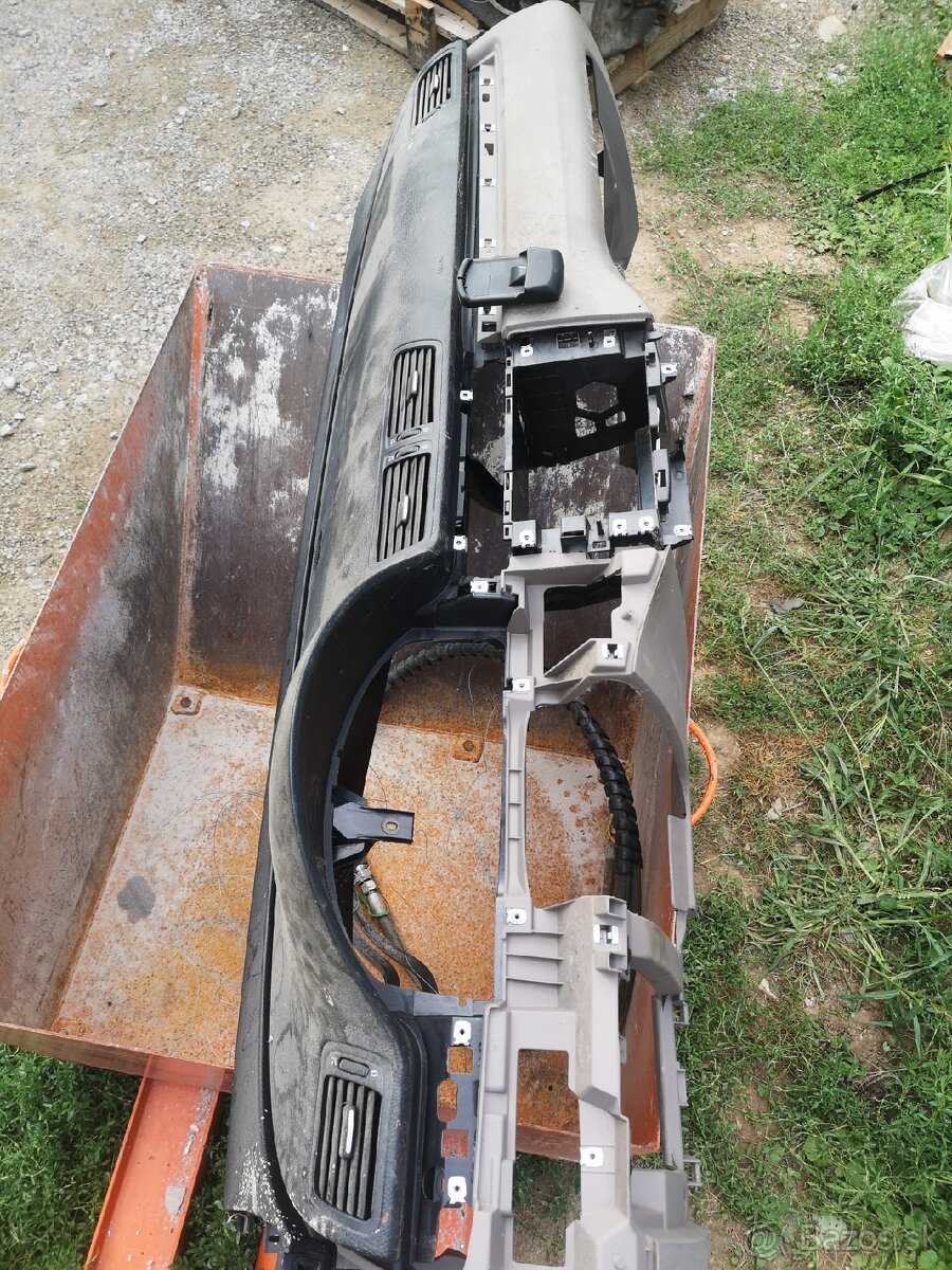 Passat b6 prístrojovka - Rimavská Sobota | Bazoš.sk