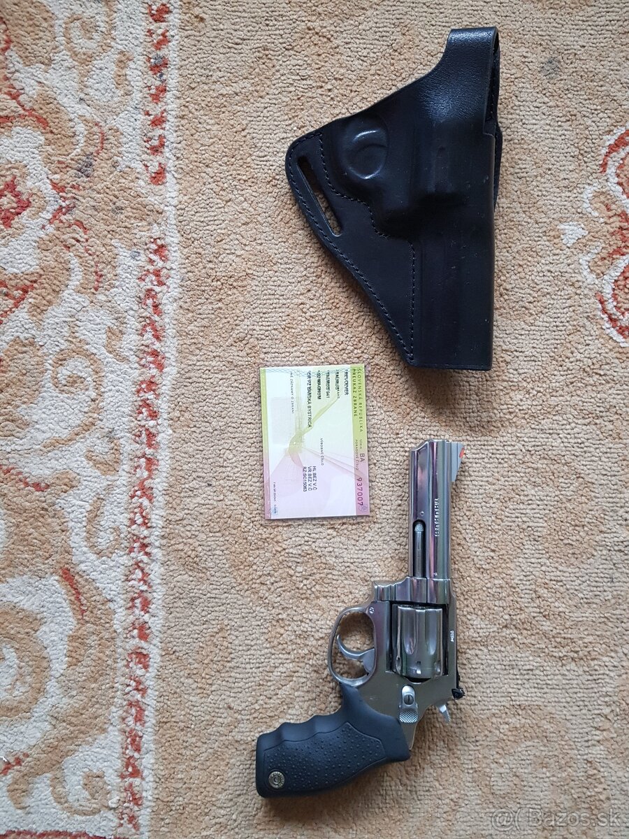 zachovalý revolver Taurus 22WMR - Banská Bystrica | Bazoš.sk