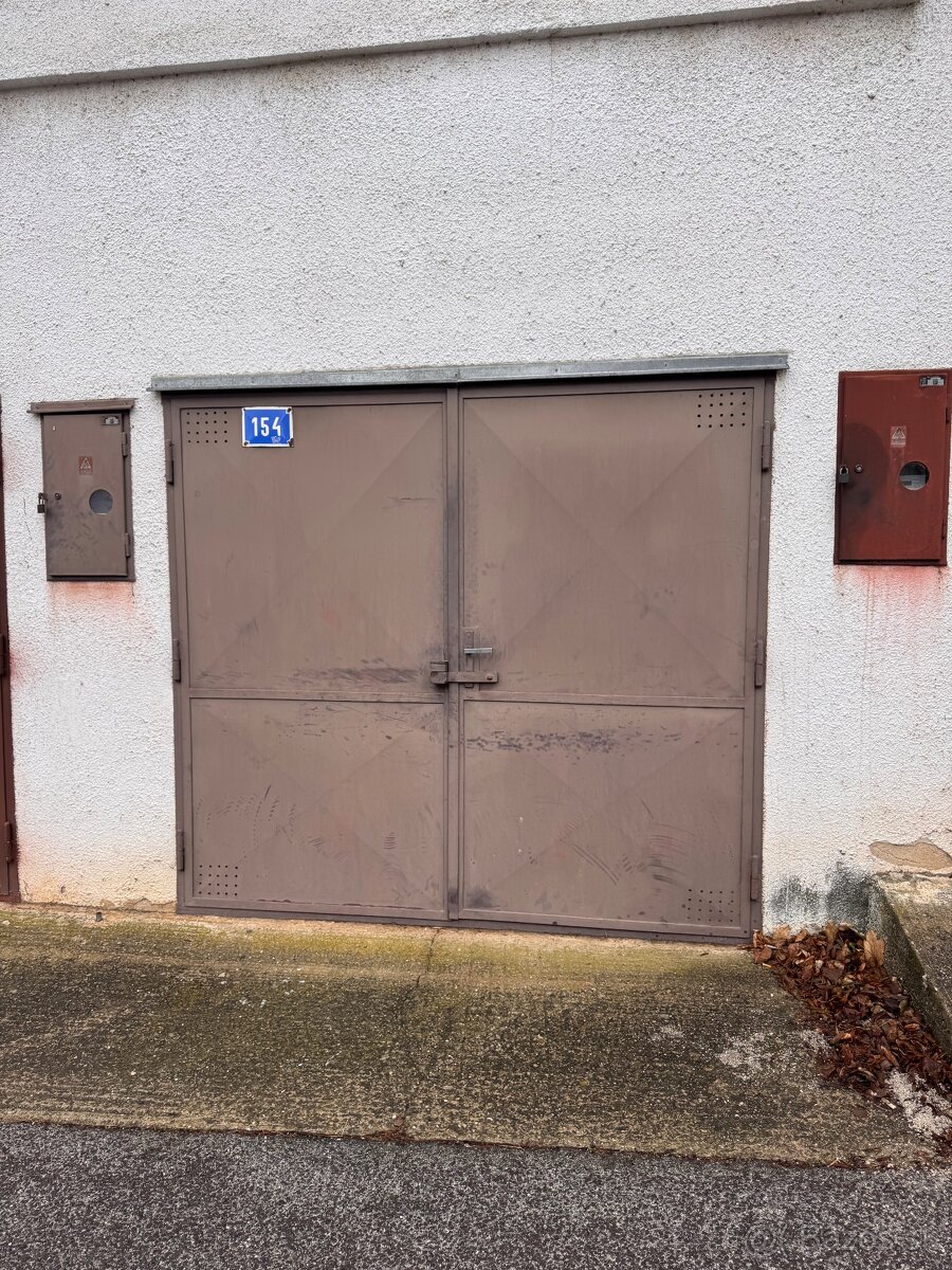 Garáže na predaj Trenčín, Lavičková ulica - Trenčín | Bazoš.sk