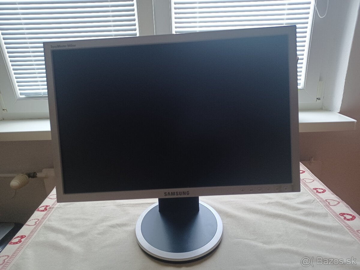 Samsung LCD monitor - Zvolen | Bazoš.sk