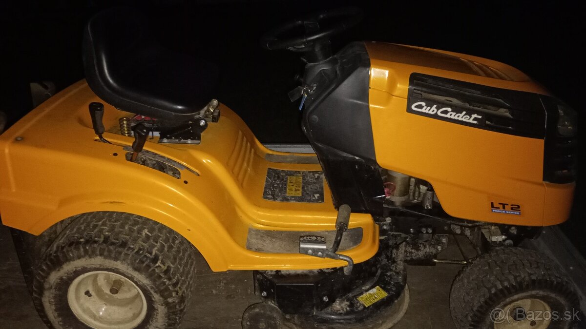 Cube cadet LT2 - Snina | Bazoš.sk