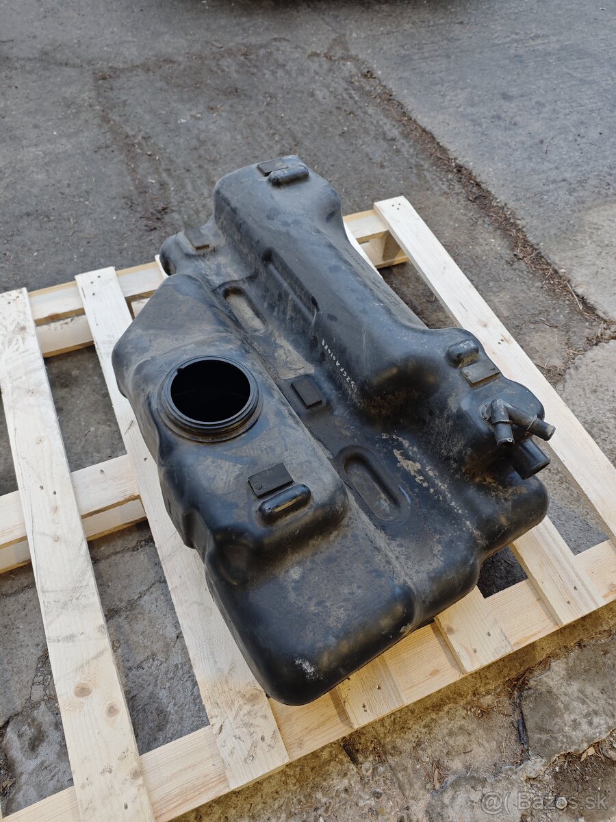 Iveco Daily nádrž 70l - Šaľa | Bazoš.sk