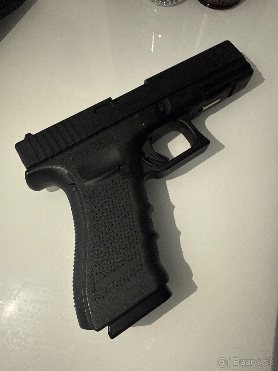 Predám Glock 17 Gen 5 CO₂ (4,5mm BB) – ako nová, komplet bal - Spišská ...