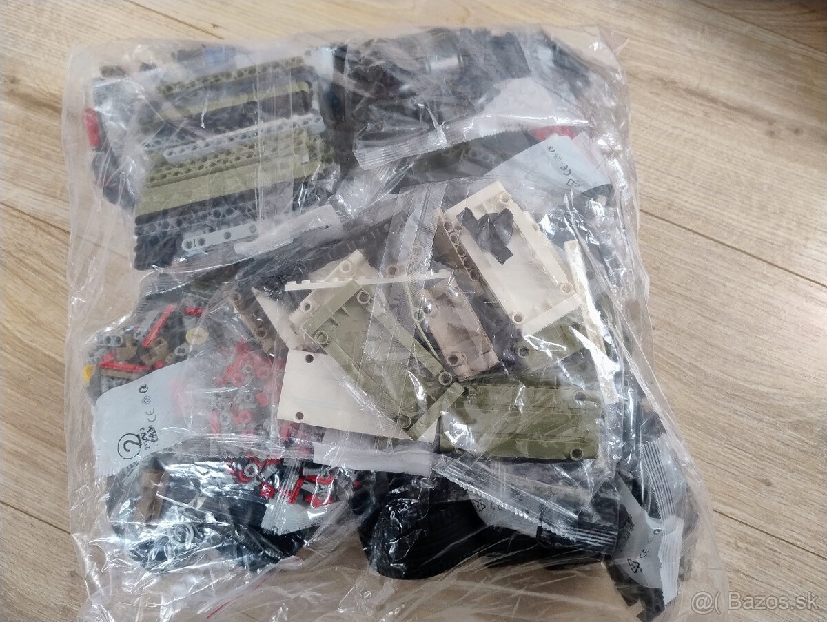 "LEGO" Land Rover Defender nový, nerozbalený 2573 dielov - Poprad ...