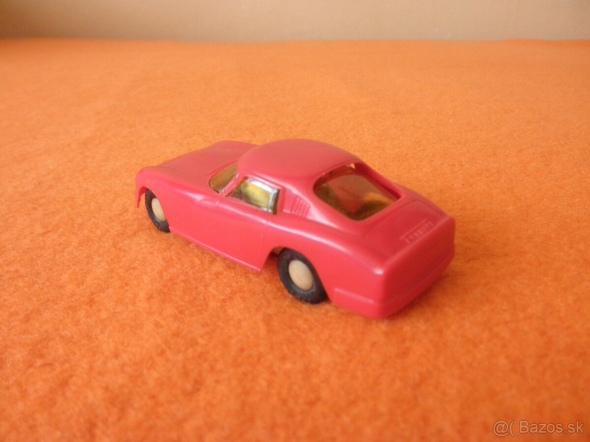 staré autíčko Ferrari 275 GTB červené, Igra - Trnava | Bazoš.sk