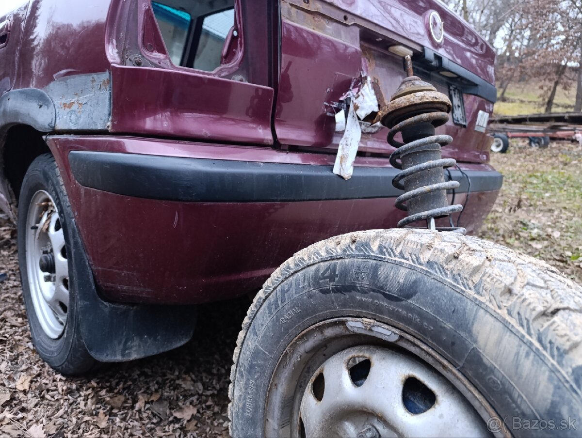 Škoda Felicia zadný nárazník - Prievidza | Bazoš.sk