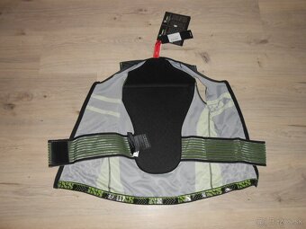 Predam novy chranic chrbta znacky IXS velkost M. - Bratislava | Bazoš.sk