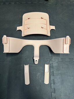 Stokke Tripp Trapp Baby Set V2 – Serene Pink, ako nový - Žilina | Bazoš.sk