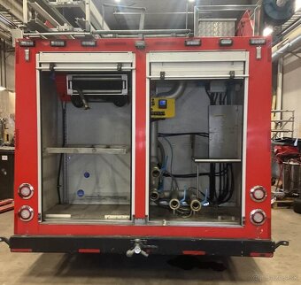 Predáme cisternu SCANIA P94 4X2 2000L vody, 500L pe - Česká republika ...